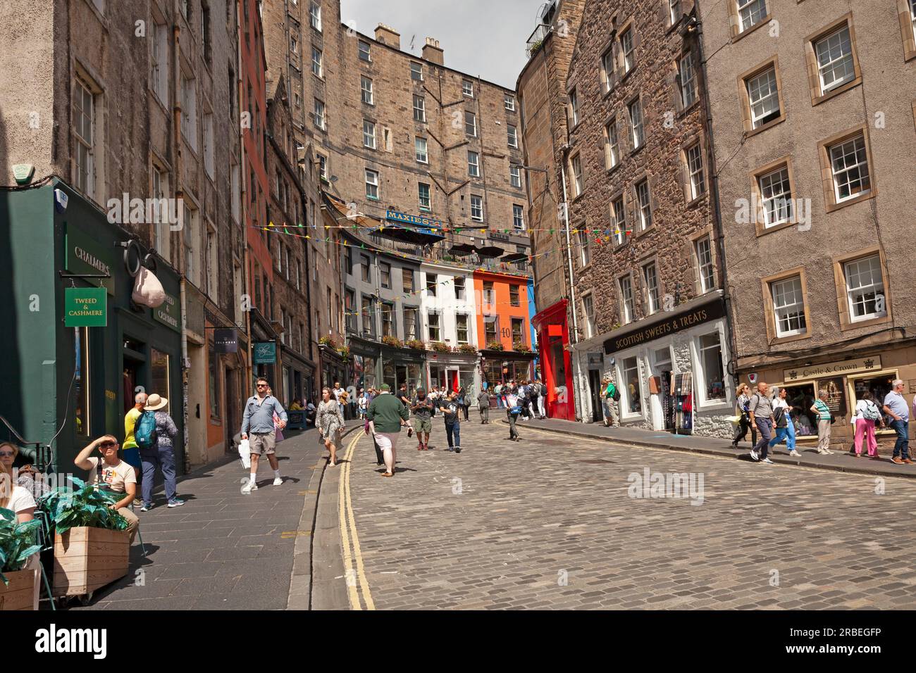 City centre, Edinburgh, Scotland, UK. 9 July 2023. Hot summer in the ...
