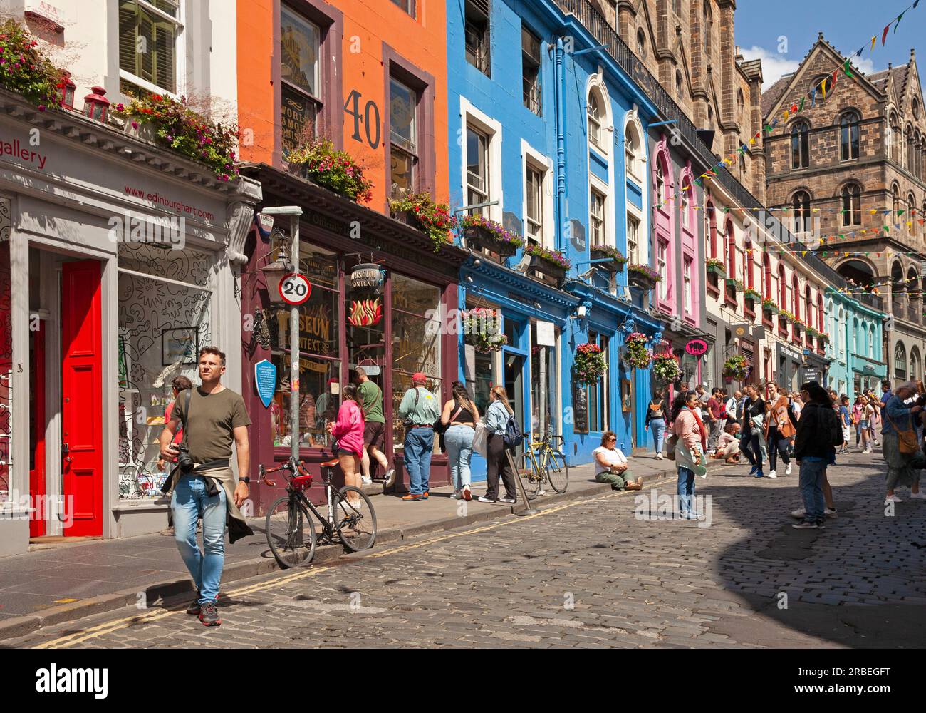 City centre, Edinburgh, Scotland, UK. 9 July 2023. Hot summer in the ...