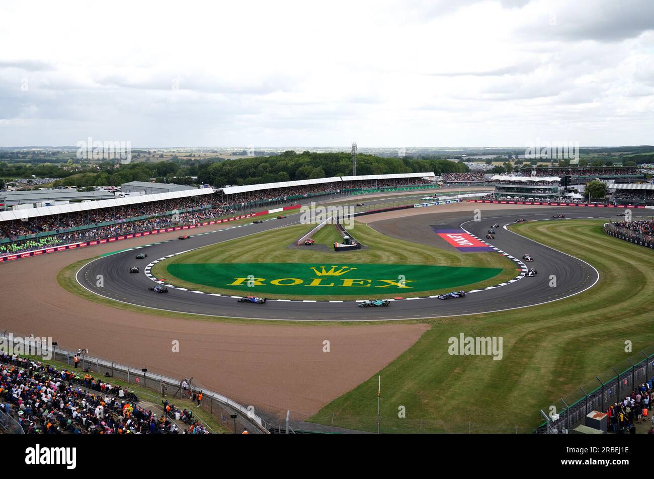 A view of the drivers going around the Luffield corner during the ...