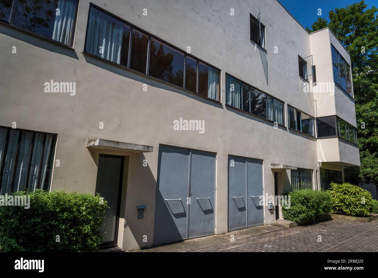 Villa La Roche, a house designed by Le Corbusier and his cousin Pierre ...