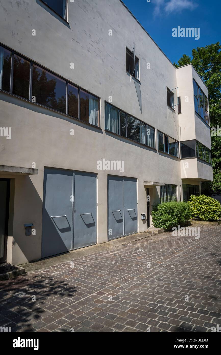 Villa La Roche, a house designed by Le Corbusier and his cousin Pierre ...