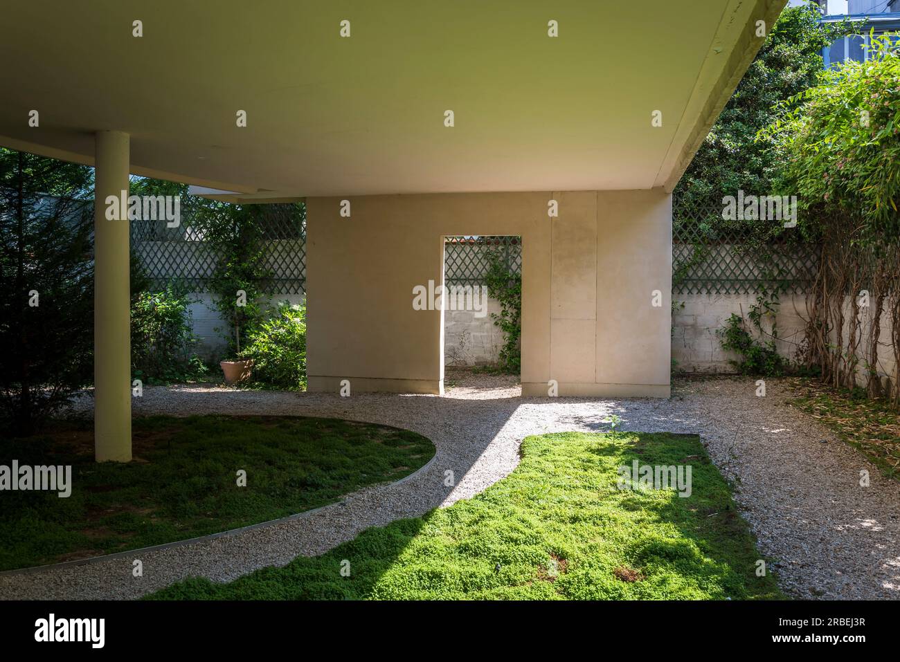 Front garden of Villa La Roche, a house designed by Le Corbusier and ...