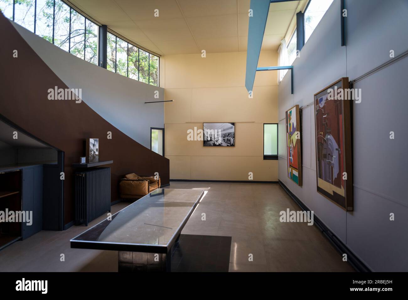 Villa La Roche, a house designed by Le Corbusier and his cousin Pierre ...