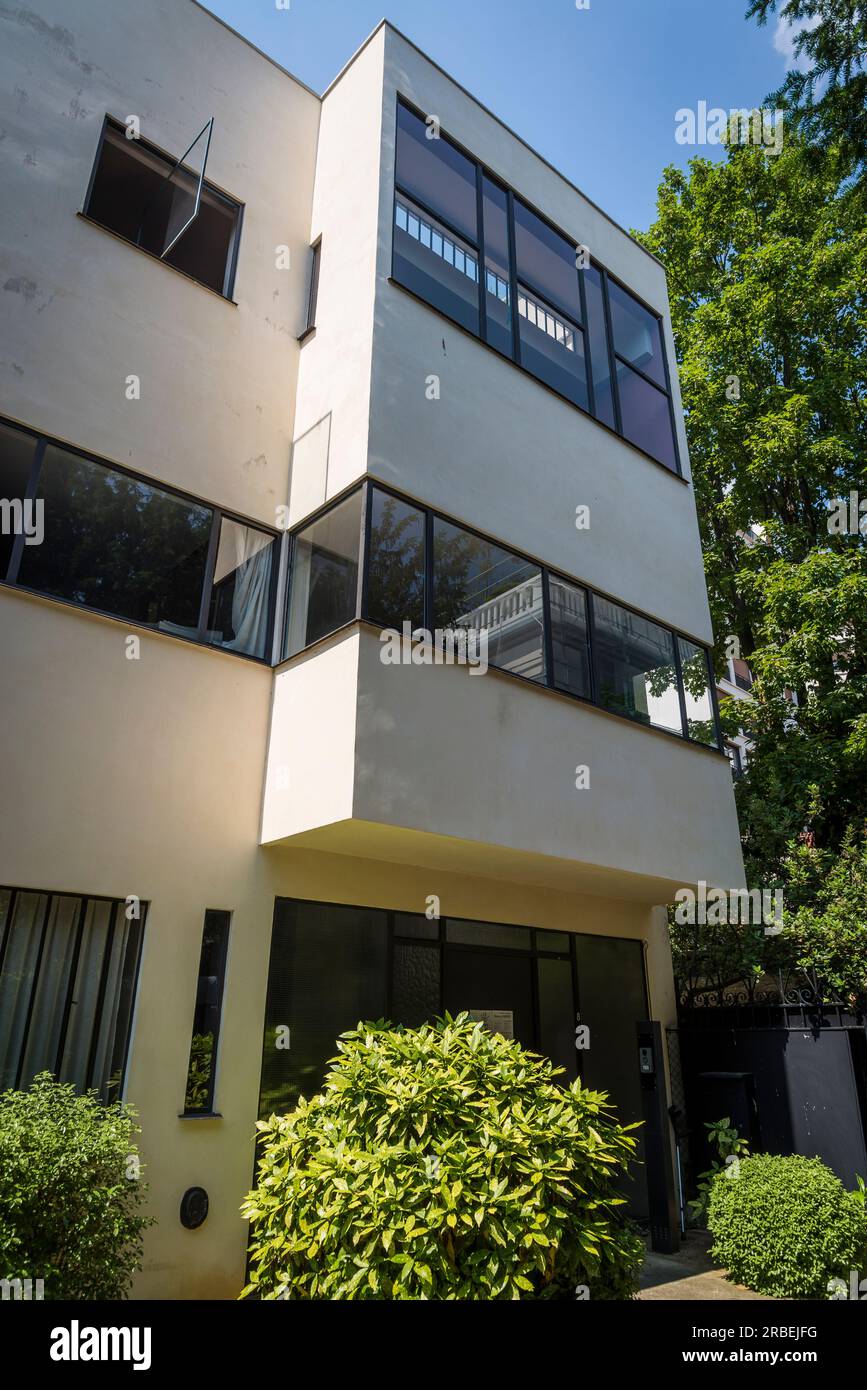 Villa La Roche, a house designed by Le Corbusier and his cousin Pierre ...