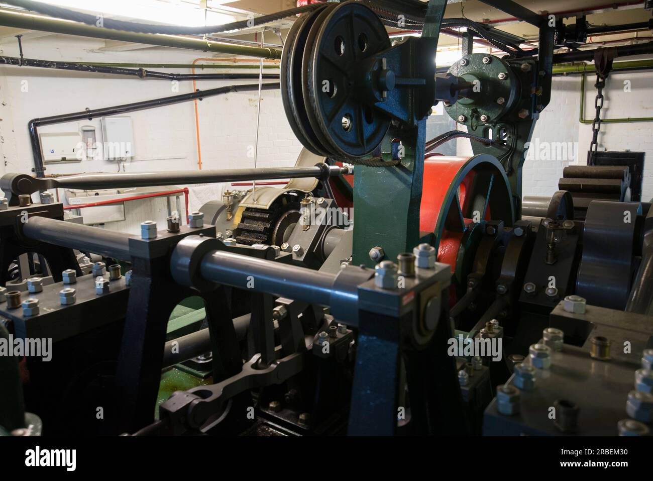 The old engine used to raise Tower Bridge Stock Photo - Alamy