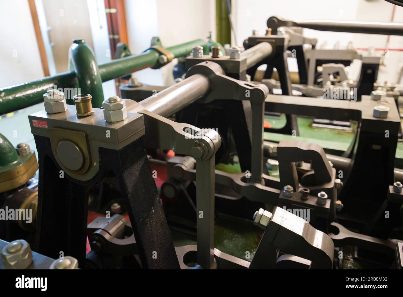 The old engine used to raise Tower Bridge Stock Photo - Alamy
