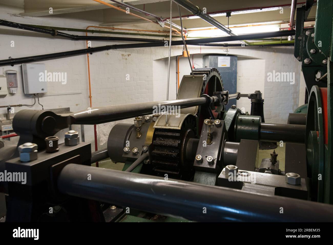 The old engine used to raise Tower bridge Stock Photo - Alamy