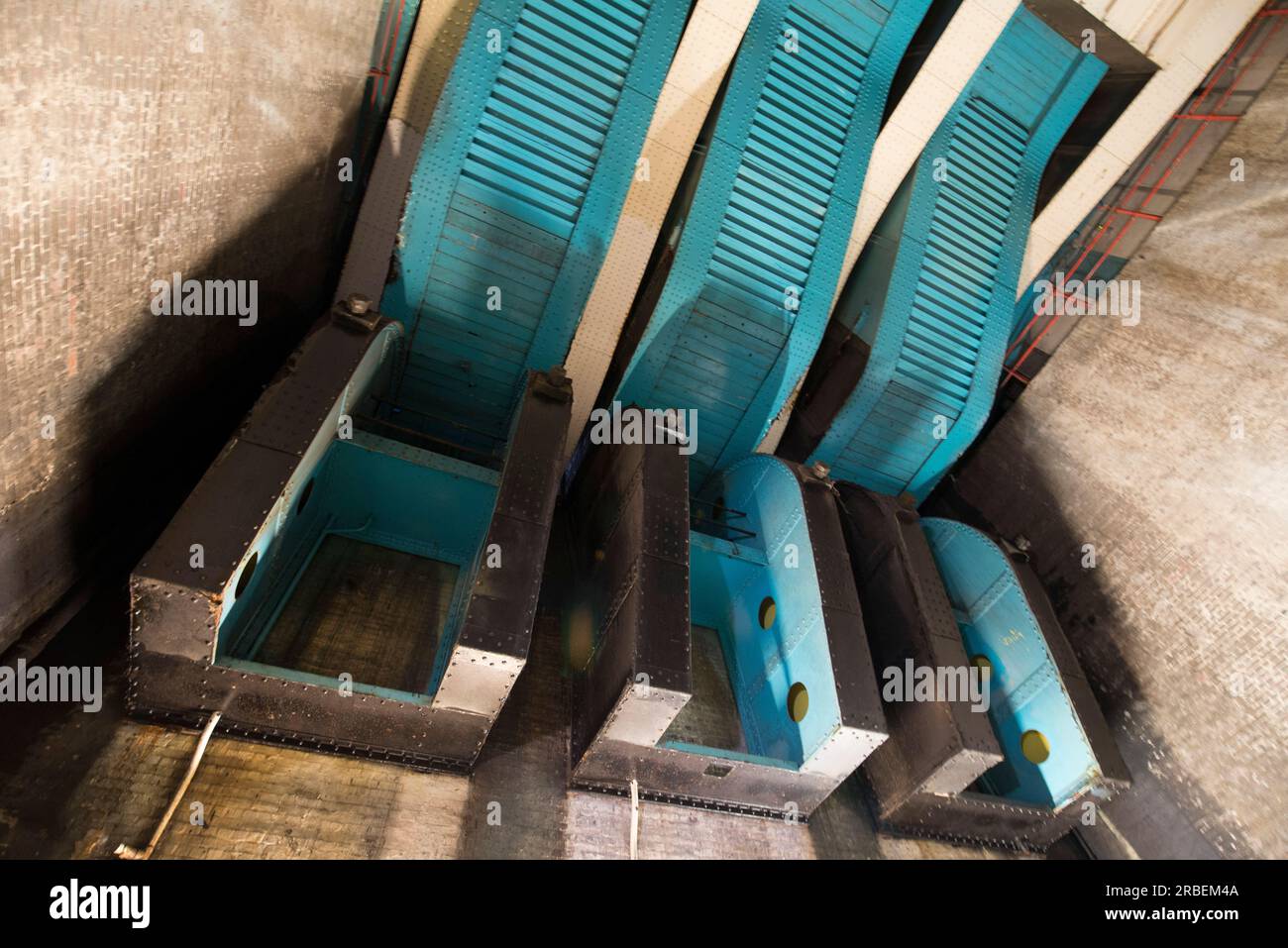 Bascule chamber tower bridge hi-res stock photography and images - Alamy