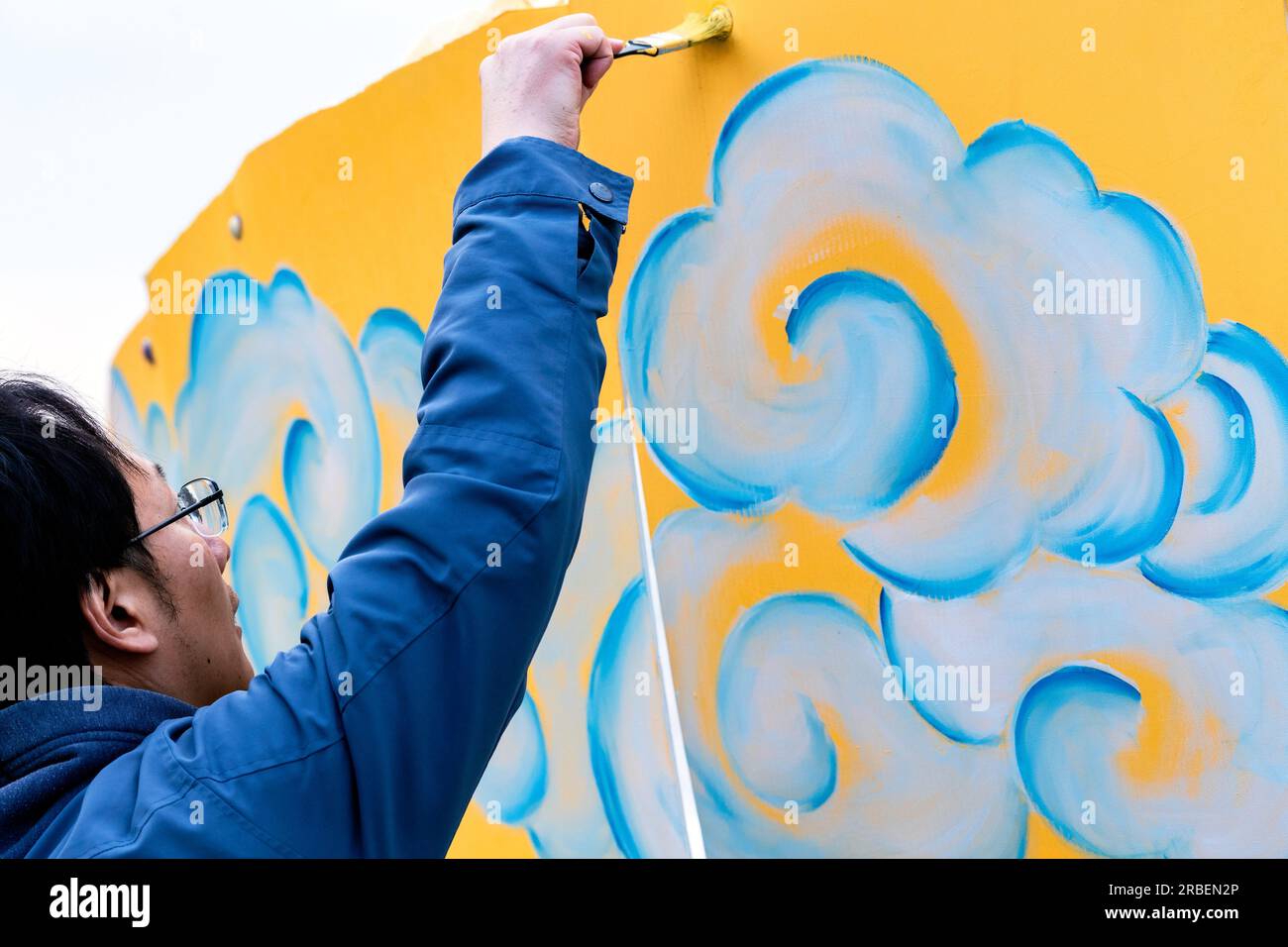 Painting parade float hi-res stock photography and images - Alamy