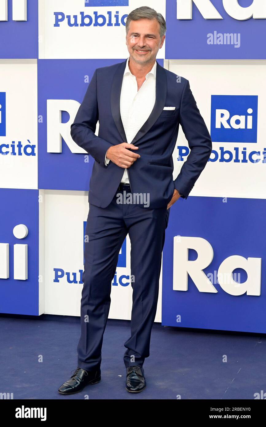 Beppe Convertini beim Photocall 'Palinsesti Rai 2023-2024' im Centro di ...