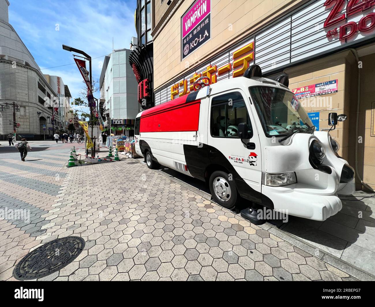 Dog shaped car hi-res stock photography and images - Alamy