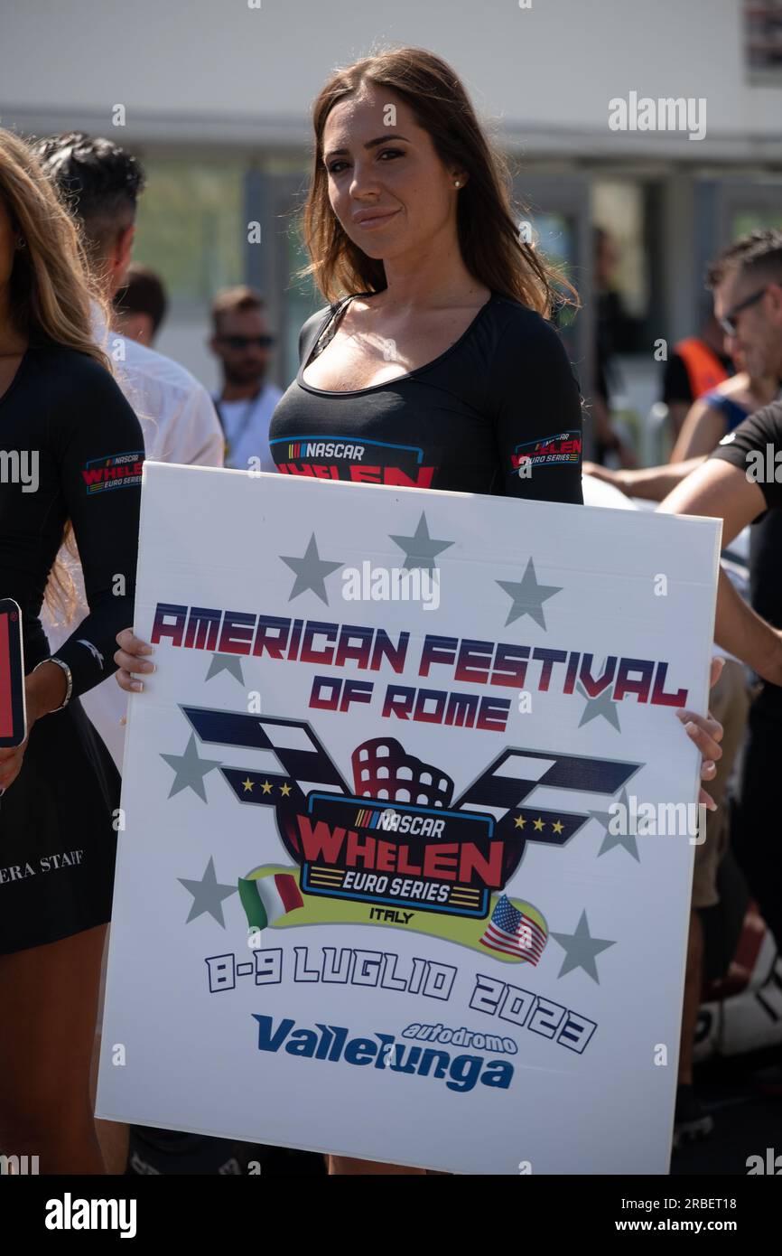 Grid girl on starting grid hi-res stock photography and images - Alamy