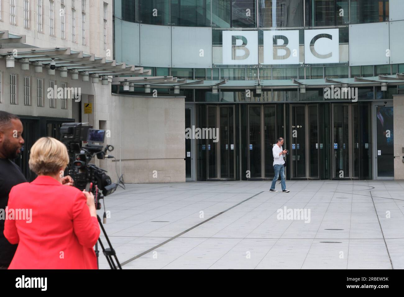 Virtual tv news set virtual hi-res stock photography and images - Alamy