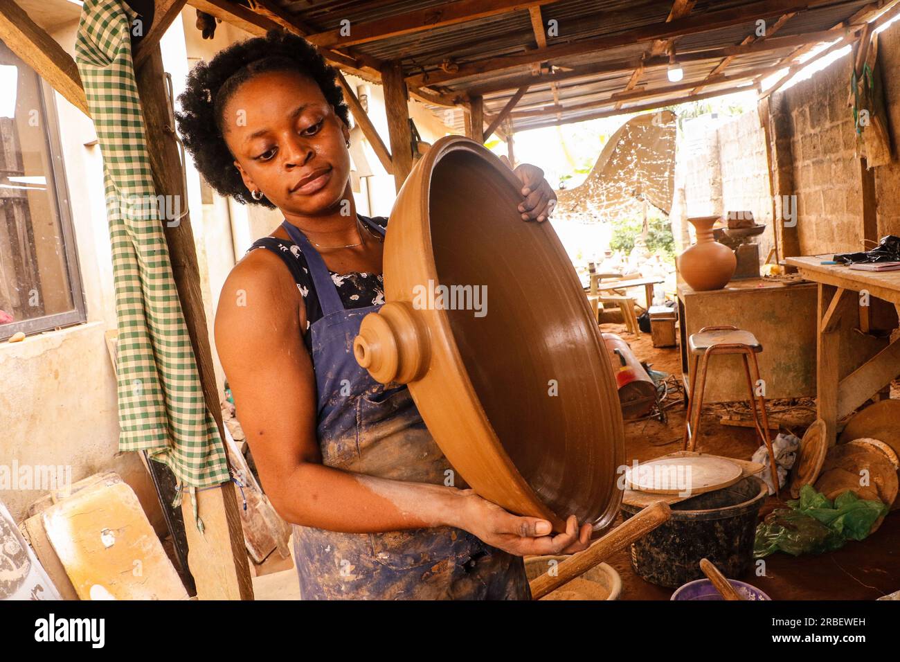 Nigeria craftswoman Olugbade Adekemi makes clay pots using traditional ...