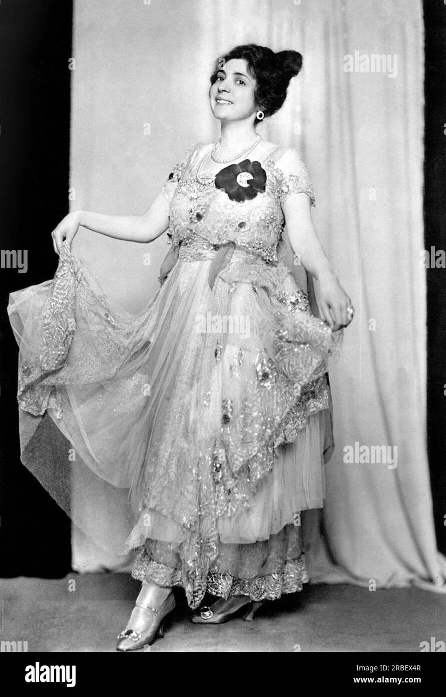 Fritzi Massary 1916 by Nicola Perscheid Stock Photo - Alamy