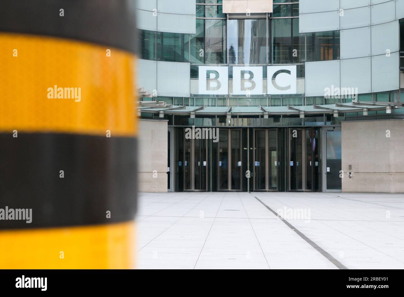 Bbc news anchor hi-res stock photography and images - Alamy