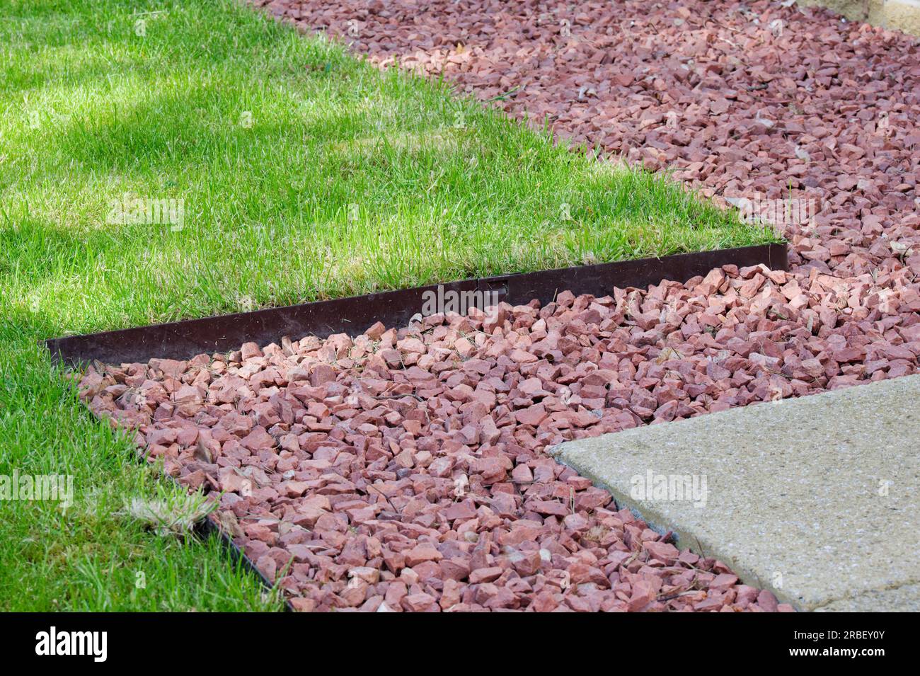 Lawn edging made of metal hi-res stock photography and images - Alamy
