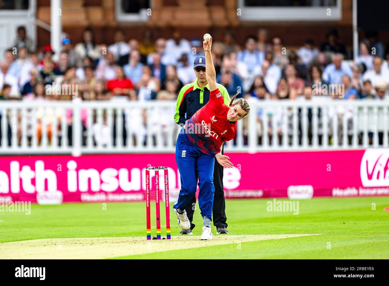 Lauren bell england bowling hi-res stock photography and images - Alamy