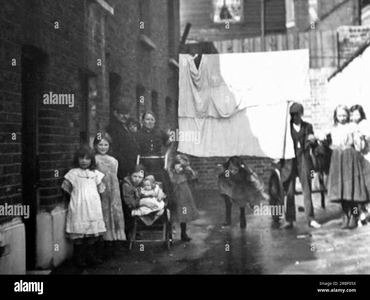 Victorian slum housing hi-res stock photography and images - Alamy