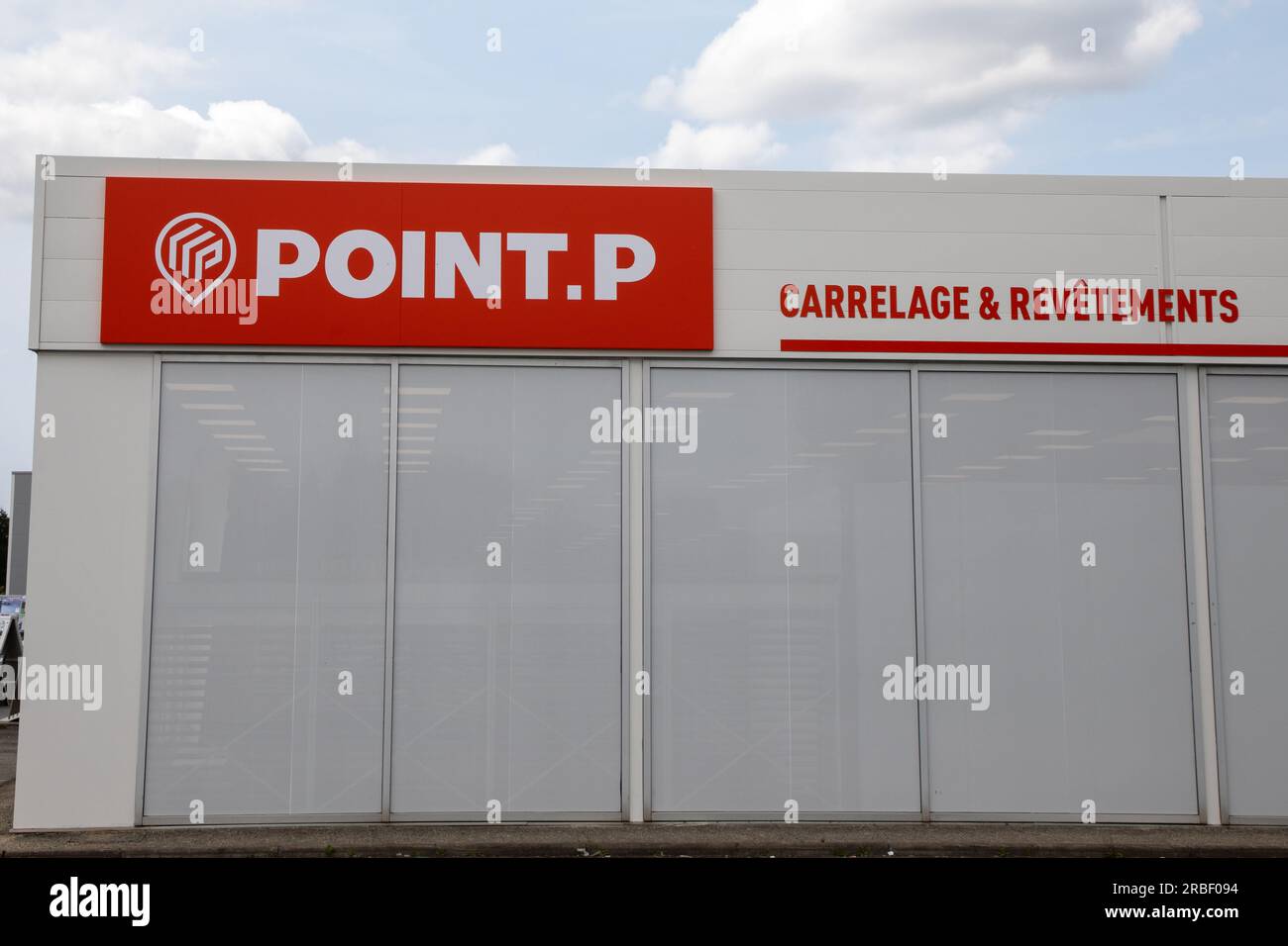 Saint gobain logo hi-res stock photography and images - Alamy