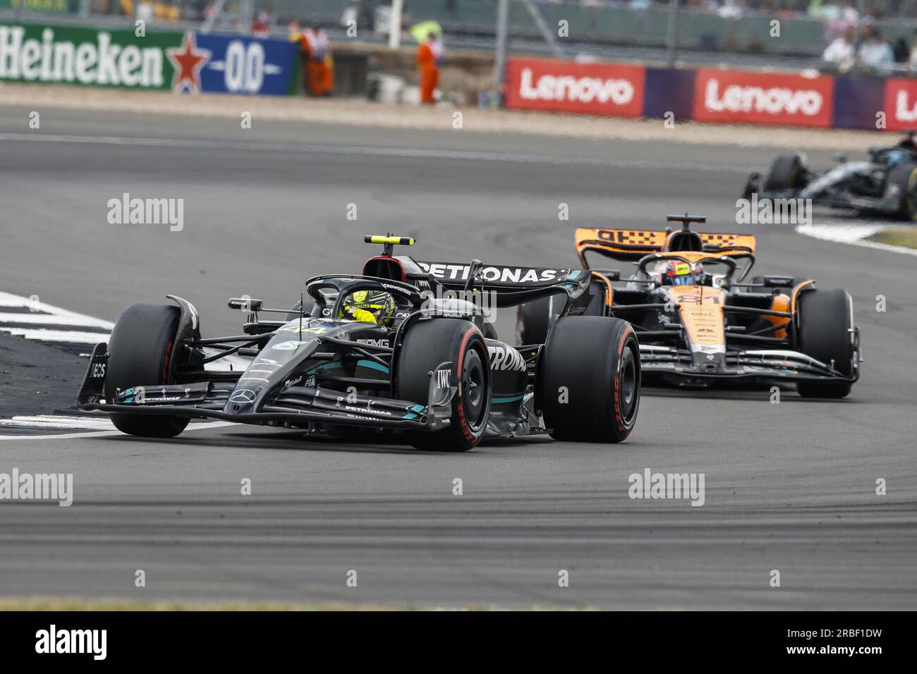 44 HAMILTON Lewis (gbr), Mercedes AMG F1 Team W14, action 81 PIASTRI ...