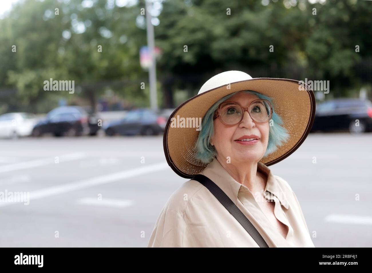 Mature woman tourist city walk hi-res stock photography and images - Alamy