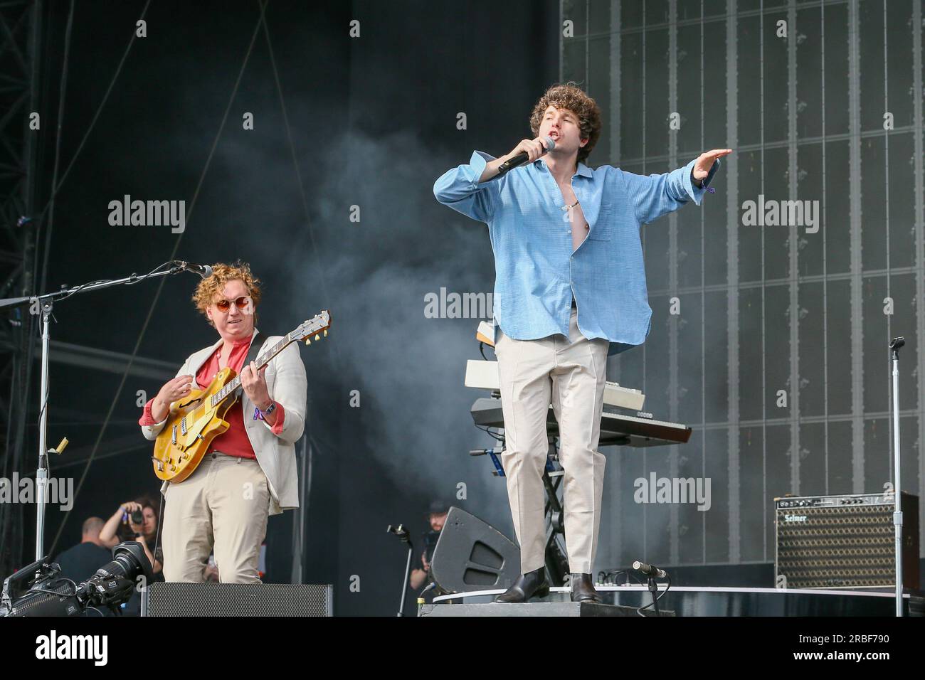 Kooks luke hi-res stock photography and images - Alamy