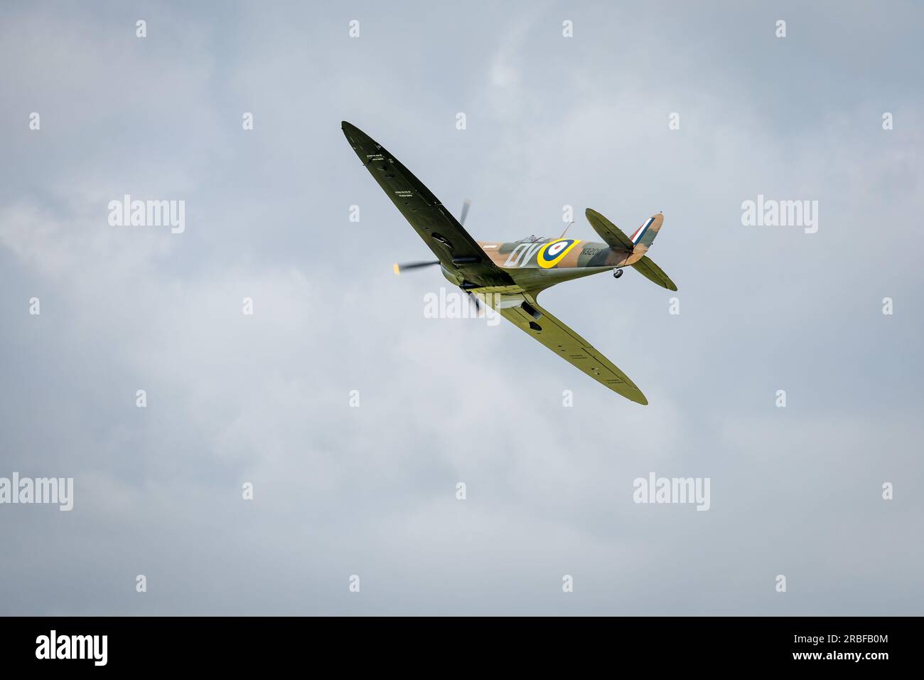Supermarine Spitfire Mk1 ‘N3200’ airborne at the Shuttleworth Military ...