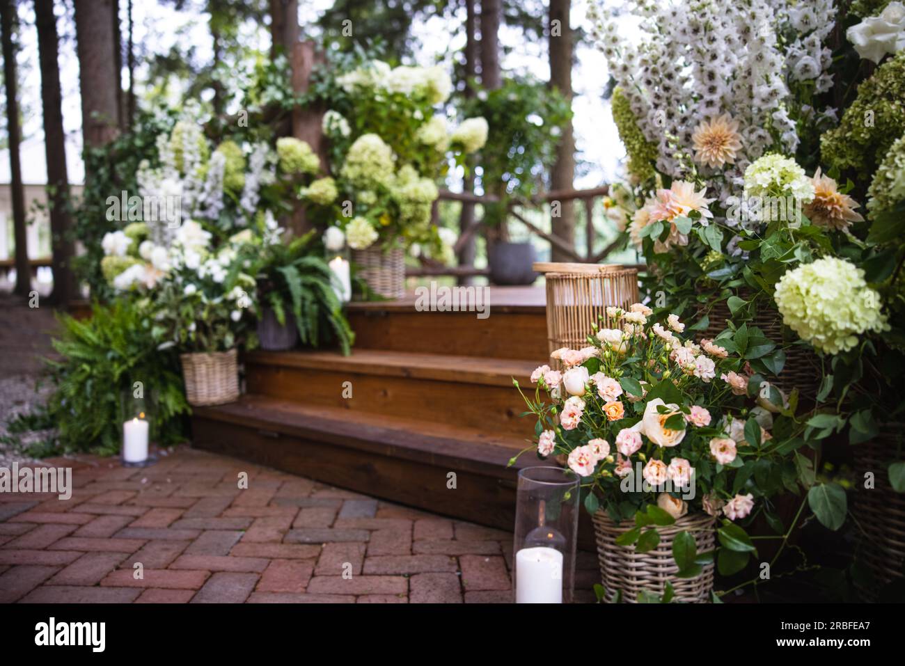 Bride and groom flowers table hi-res stock photography and images - Alamy