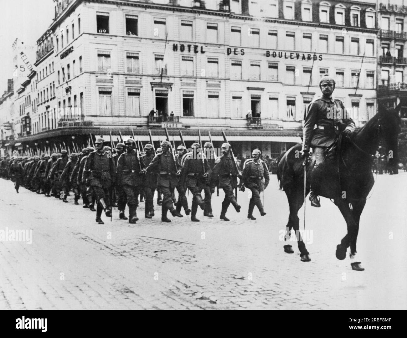 Brussels, Belgium: 1914 German soldiers marching through Brussels ...