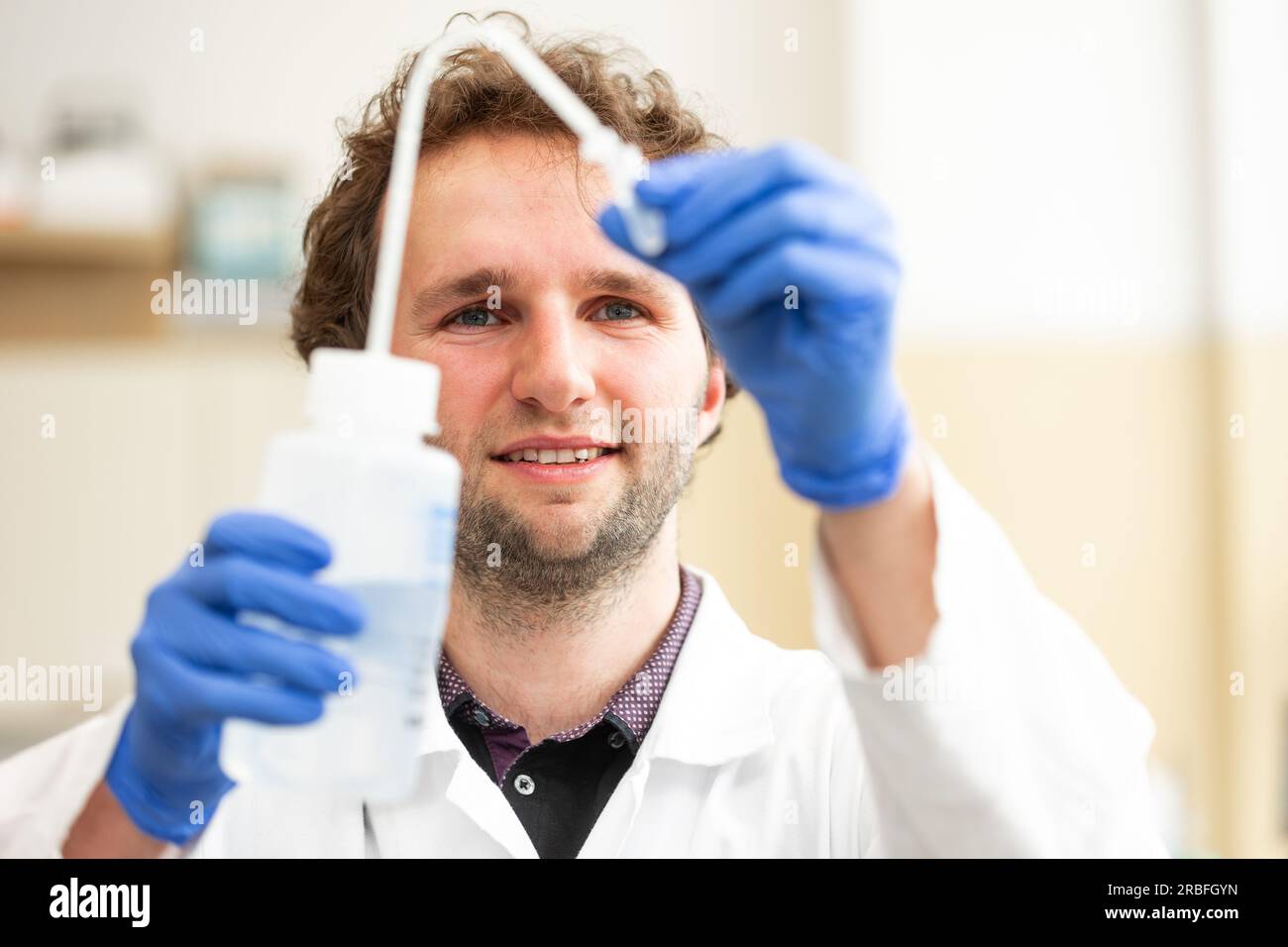 Conduct experiments in laboratory chemical hi-res stock photography and ...