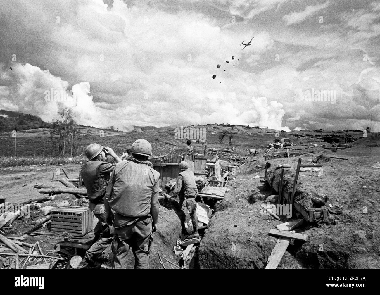 Ben Het, Vietnam: June 28, 1969 A U.S. Air Force Caribou cargo plane ...