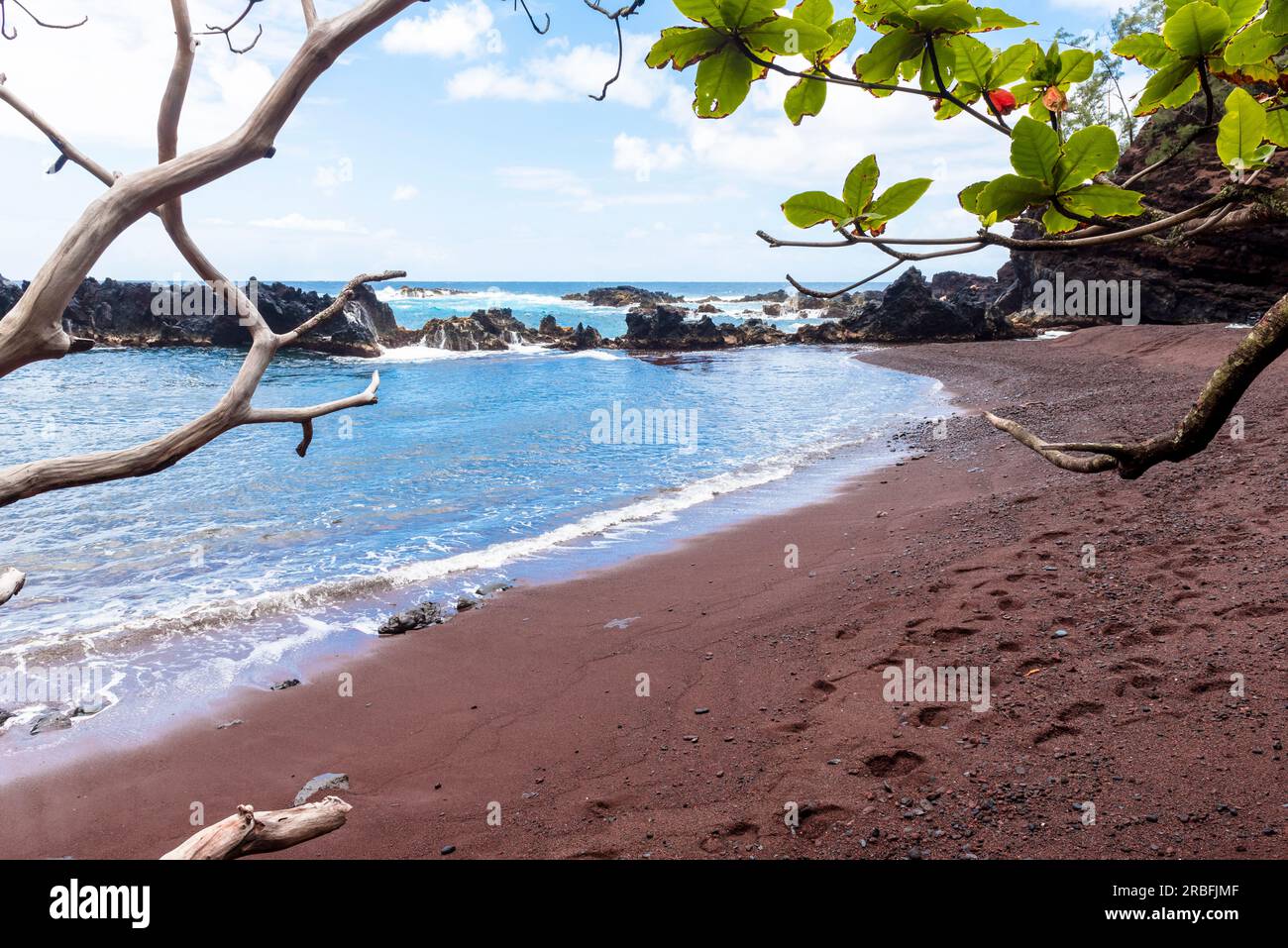 Red sand blue water hi-res stock photography and images - Alamy