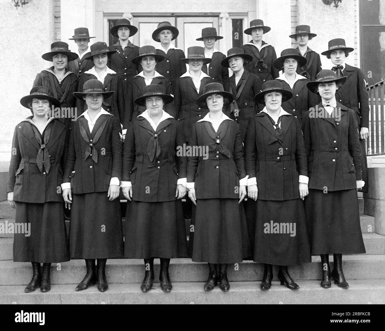 Vallejo, California: 1918 Women yeoman in front of the U.S. Naval ...