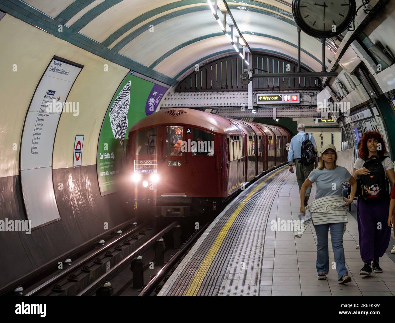 © Jeff Moore A restored 1938 Tube train passes through Russell Square ...
