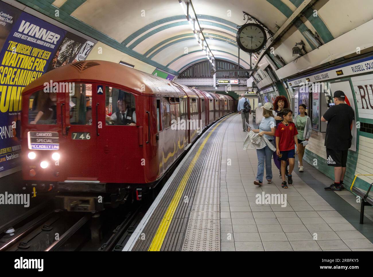 © Jeff Moore A restored 1938 Tube train passes through Russell Square ...
