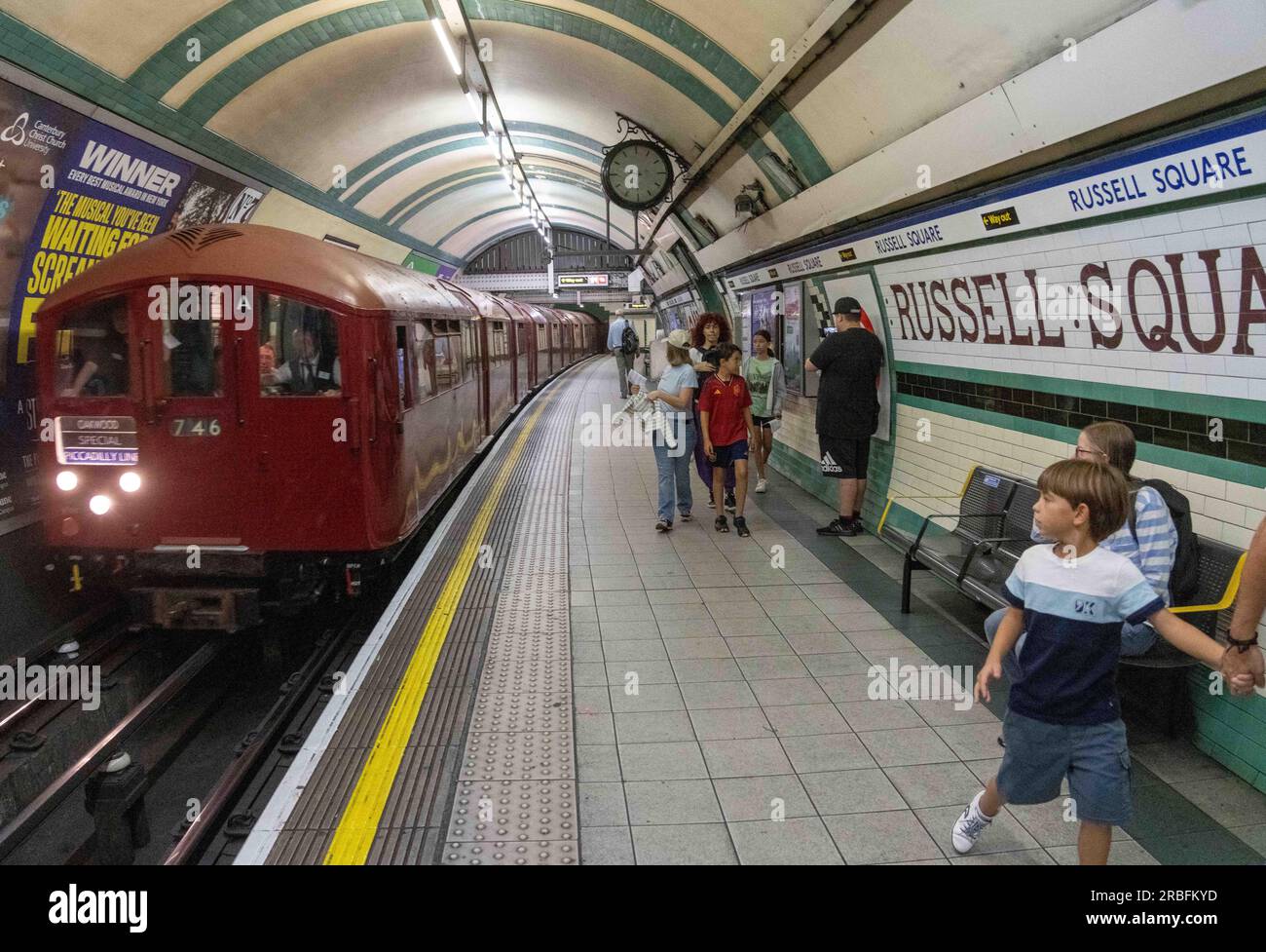 © Jeff Moore A restored 1938 Tube train passes through Russell Square ...