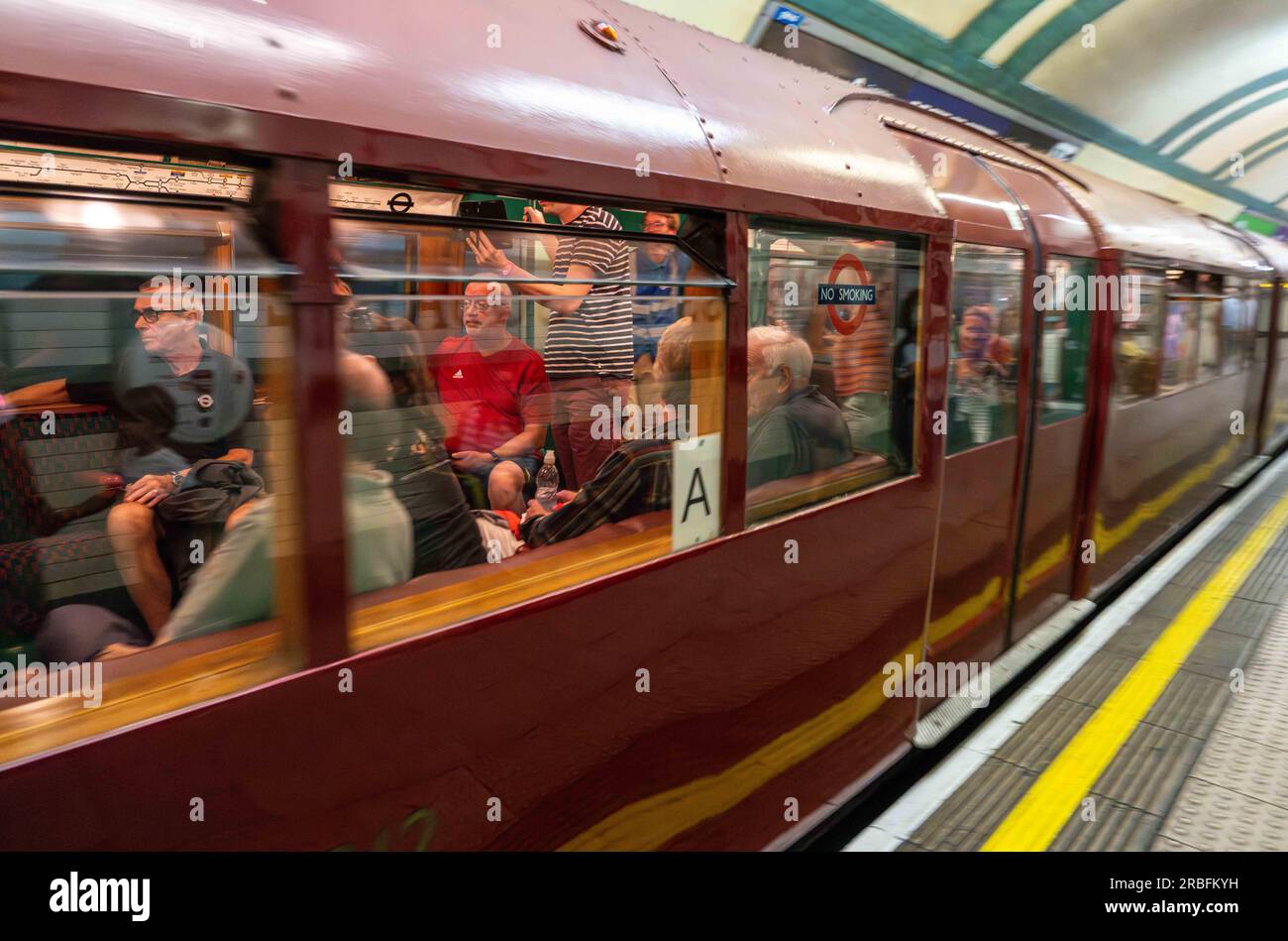 © Jeff Moore A restored 1938 Tube train passes through Russell Square ...