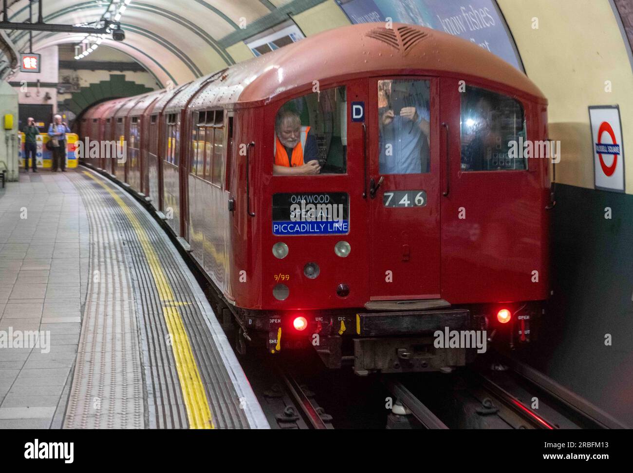 © Jeff Moore A restored 1938 Tube train passes through Russell Square ...