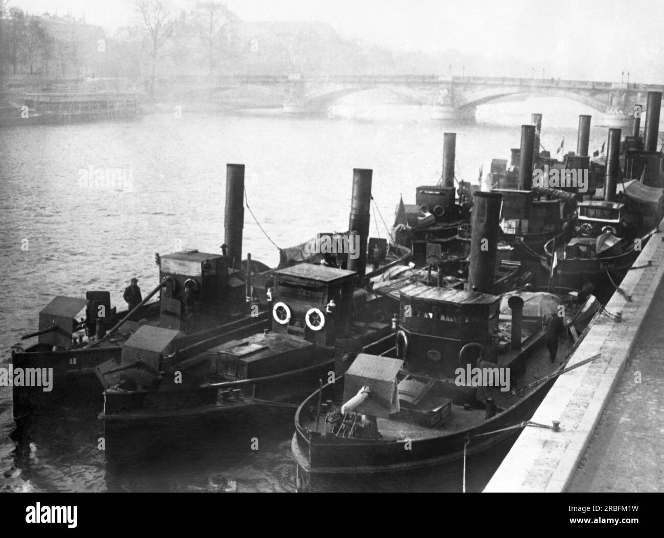 Tug vehicle Black and White Stock Photos & Images - Alamy