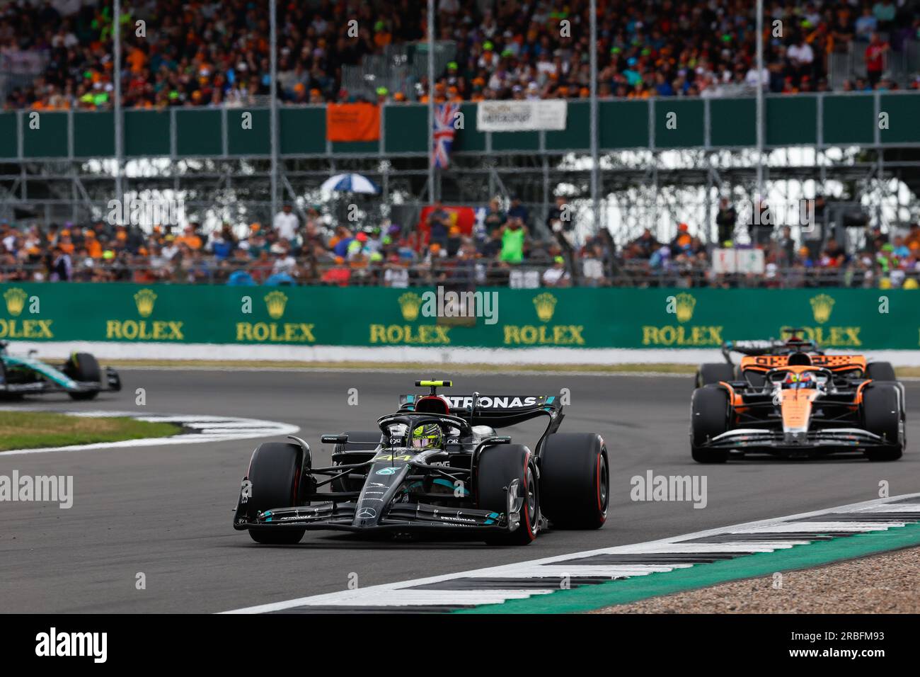 44 HAMILTON Lewis (gbr), Mercedes AMG F1 Team W14, action 81 PIASTRI ...