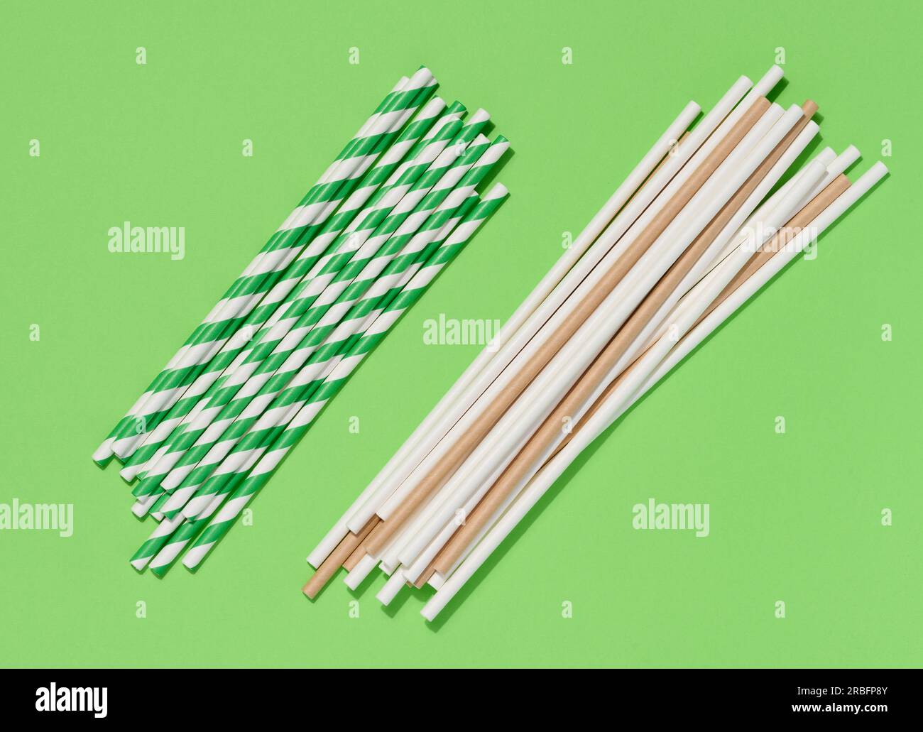 Paper cocktail straws on a green background, top view Stock Photo - Alamy