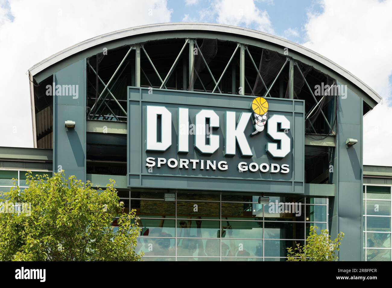 Dick's sporting goods store hi-res stock photography and images - Alamy