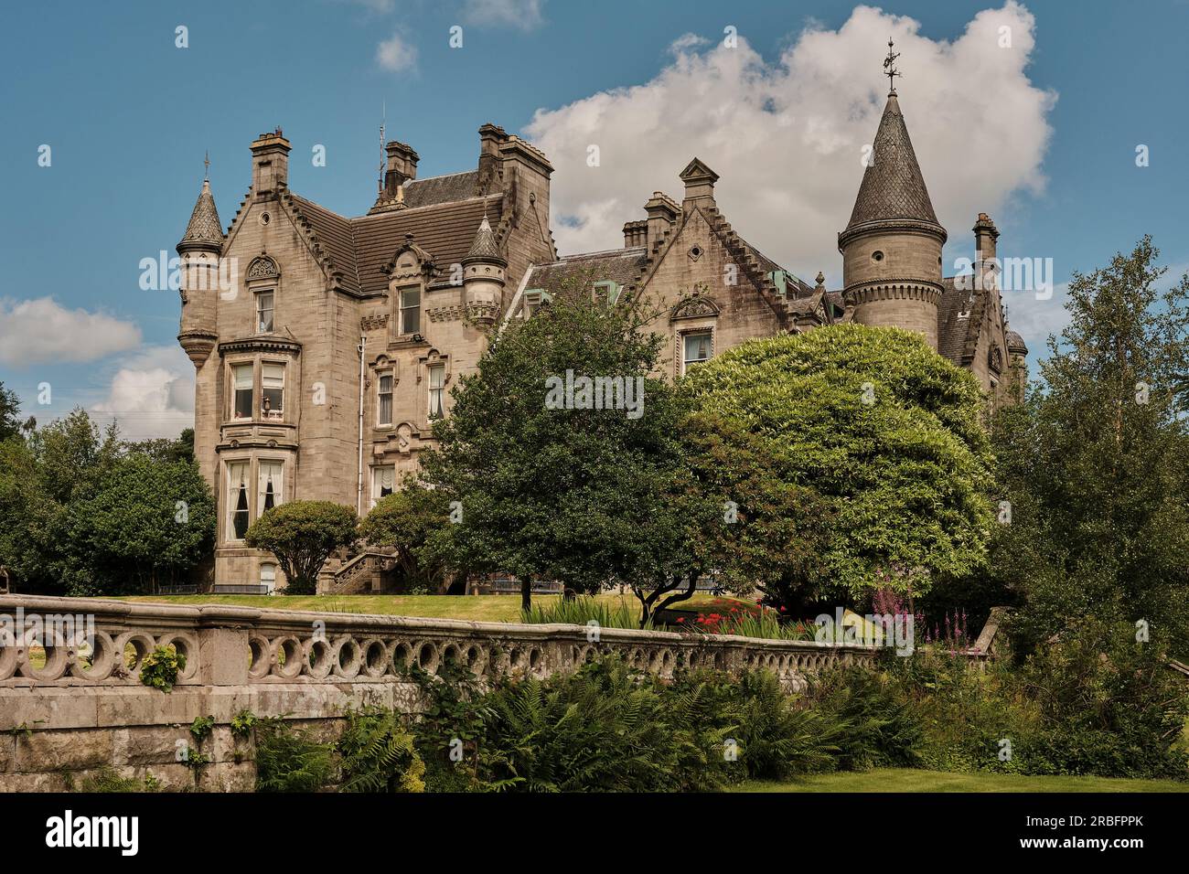 Scottish baronial architecture hi-res stock photography and images - Alamy
