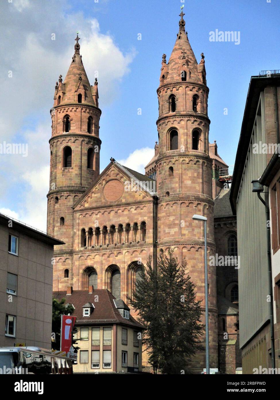 Facade of worms cathedral hi-res stock photography and images - Alamy