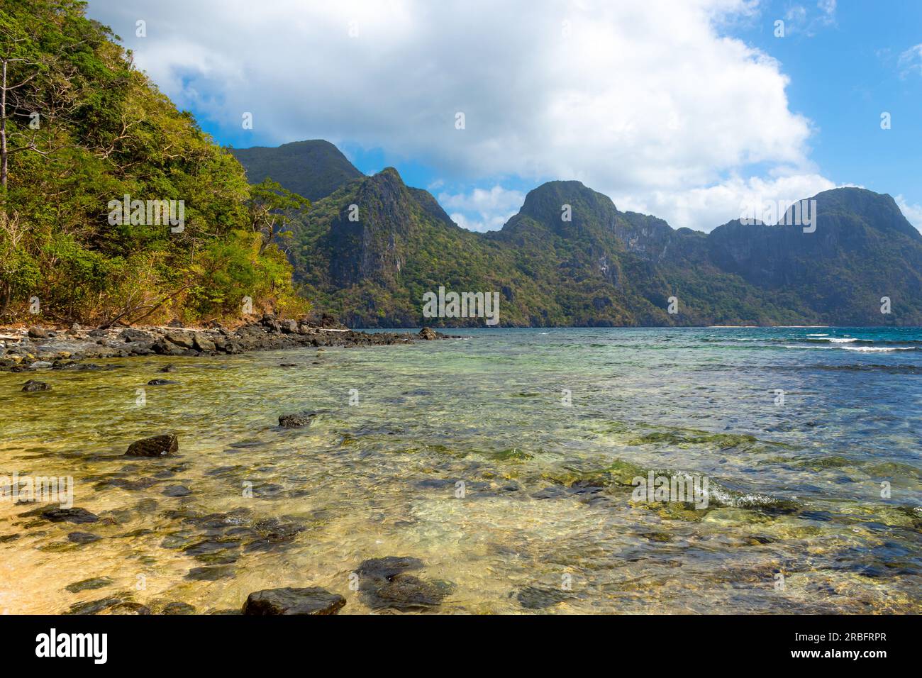 Tropical landscape with rock islands and crystal clear water, Palawan ...