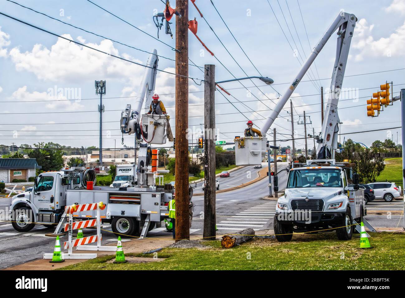 6-23-23 Tulsa USA Linemen in crane buckets at intersection repairing ...