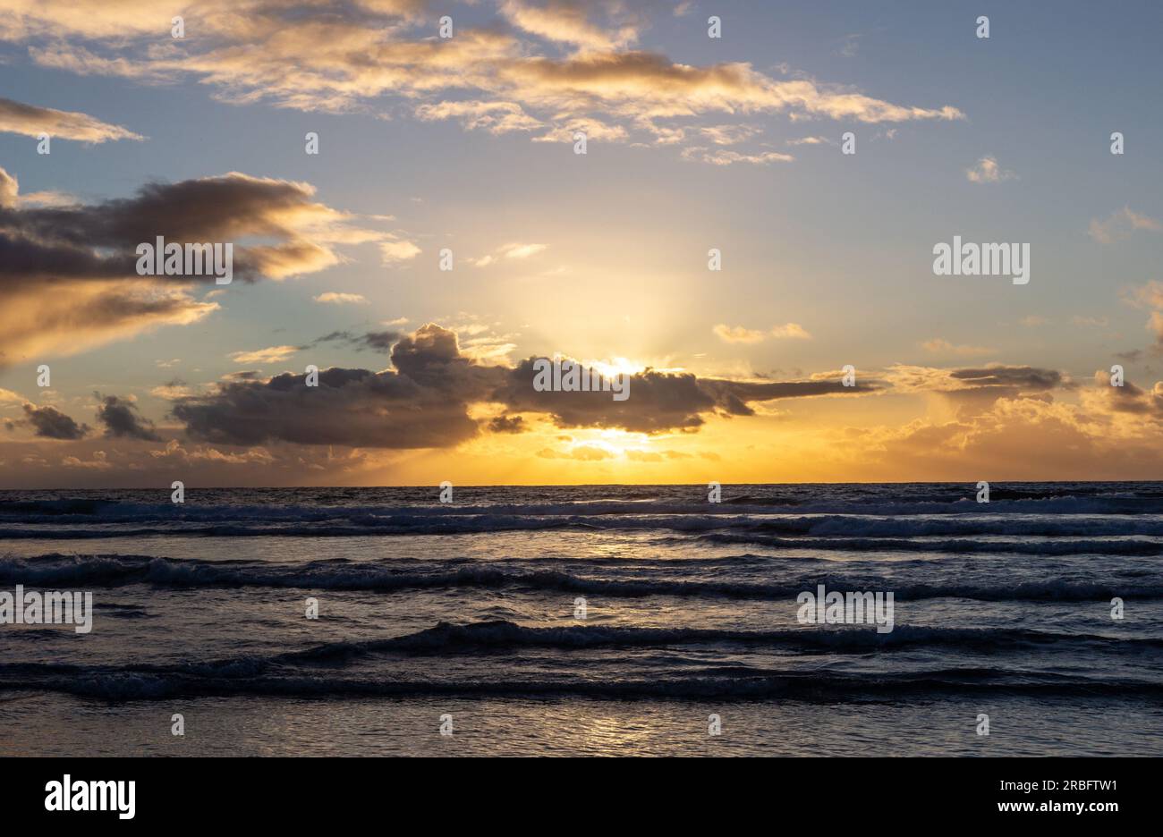 A sunset on Pacific ocean shore Stock Photo - Alamy