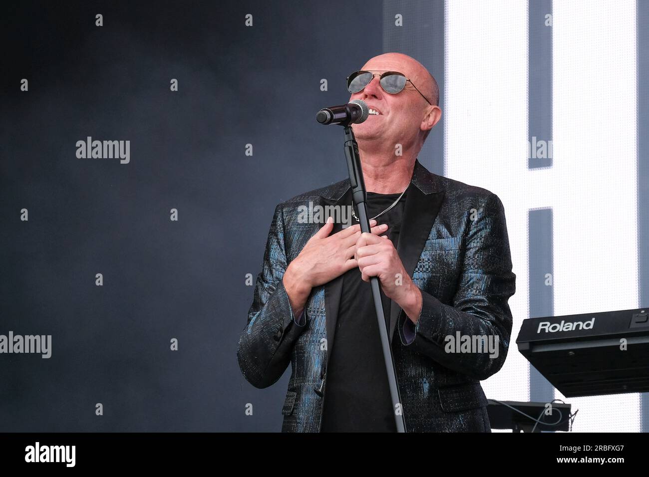 Male lead vocalist hi-res stock photography and images - Alamy