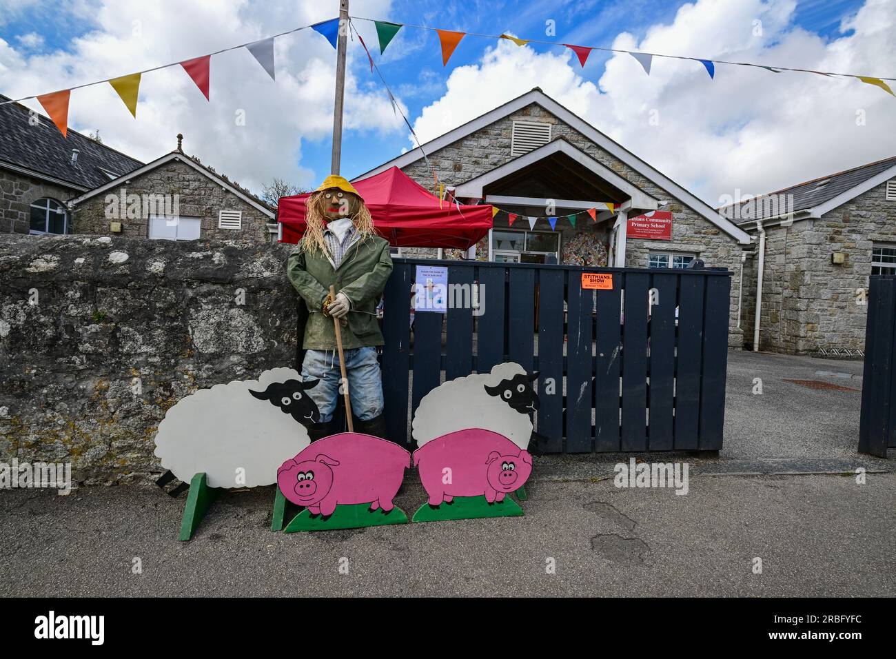 Scarecrows, stithians, town, gardens, straw, hats, clothes, flowers ...